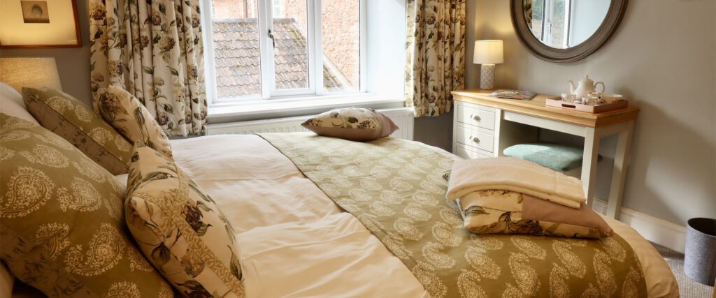 Master Room with Shower - New Inn, Halse, Taunton, Somerset