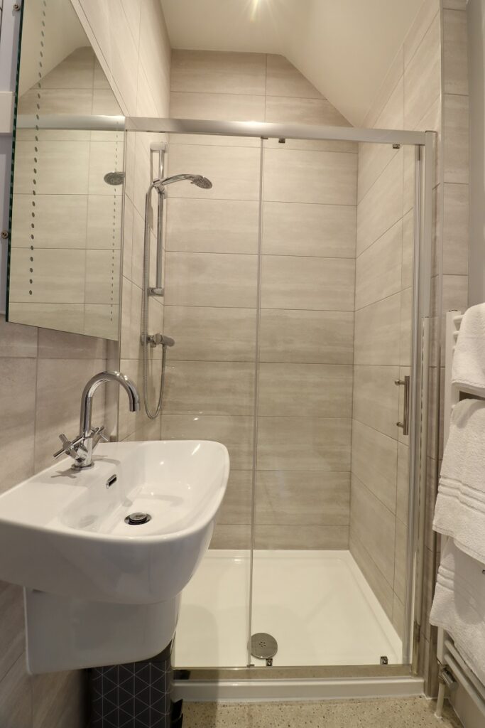 Master Room with Shower - New Inn, Halse, Taunton, Somerset